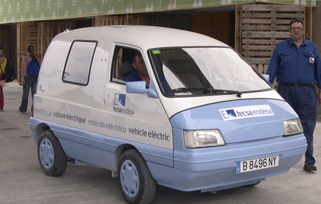 Can someone please name that microvan? : r/namethatcar